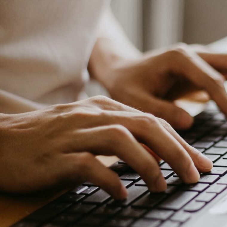 Zoom - Hur fungerar det egentligen? Komplett guide med tips